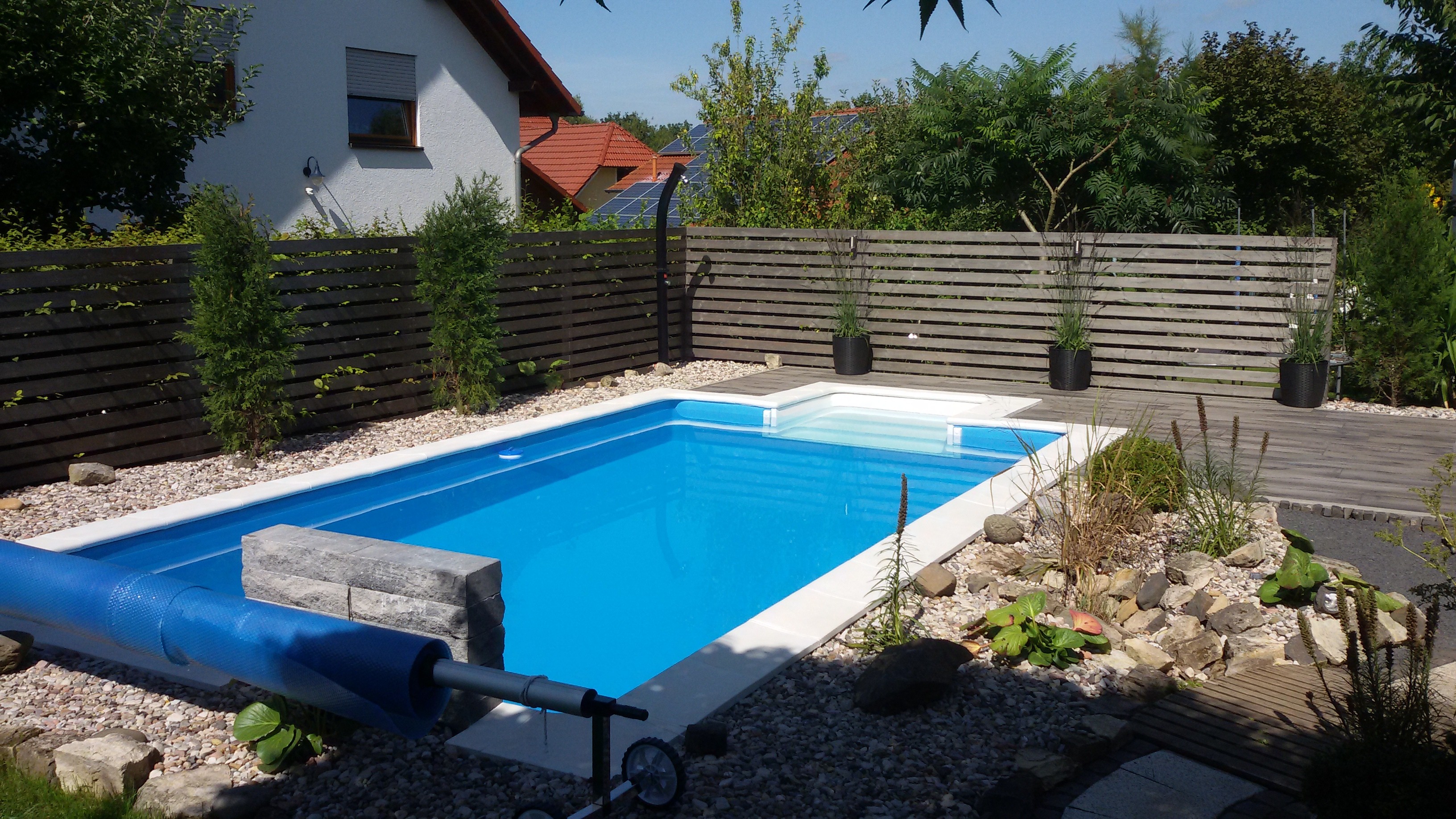 Poolumrandung: praktisch, preiswert, schön.