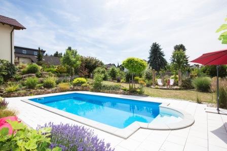 Poolumrandung: praktisch, preiswert, schön.